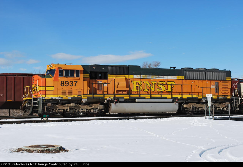 BNSF 8937
